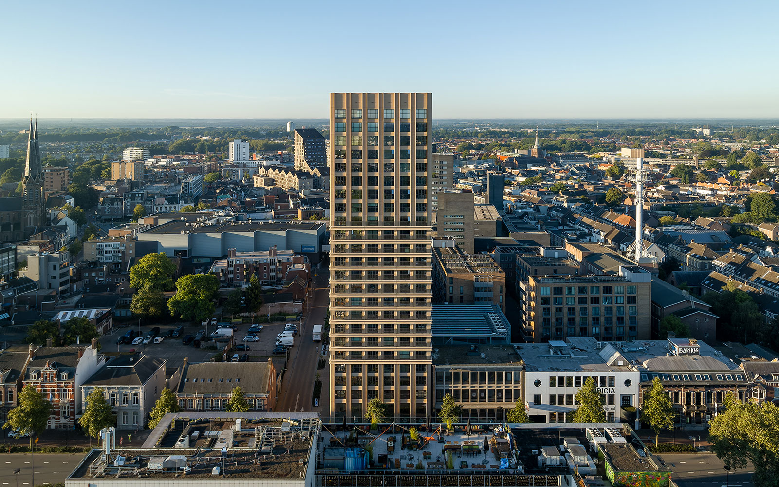De Bankier, a sculptural residential tower in the centre of Tilburg